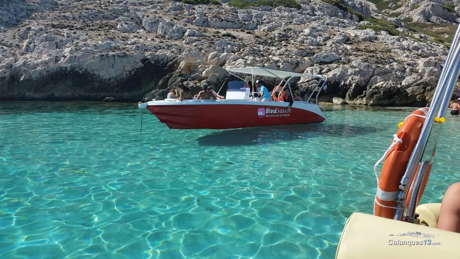 Visite des calanques de Marseille en bateau - La vie en France